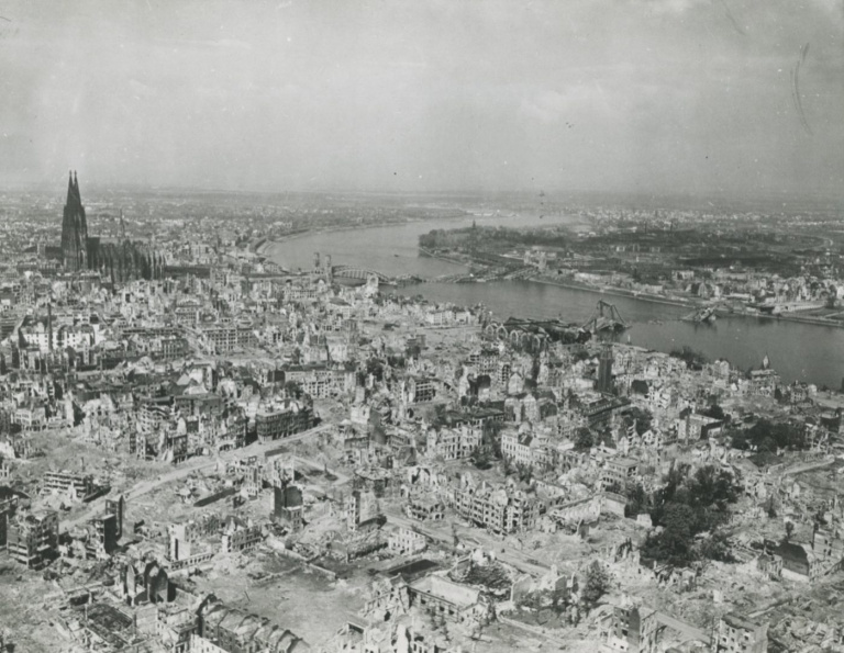 Cologne 1945. Everyday life in ruins. Photography Online – Video ...